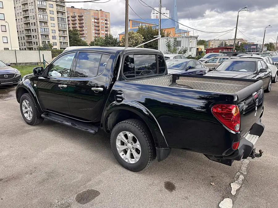 Black Mitsubishi l-200 2011 in Riga, with an engine capacity of 2.50 L and mileage of 159 thousand km for 10950 €, photo 7 on AUTOMOTO.COM.LV