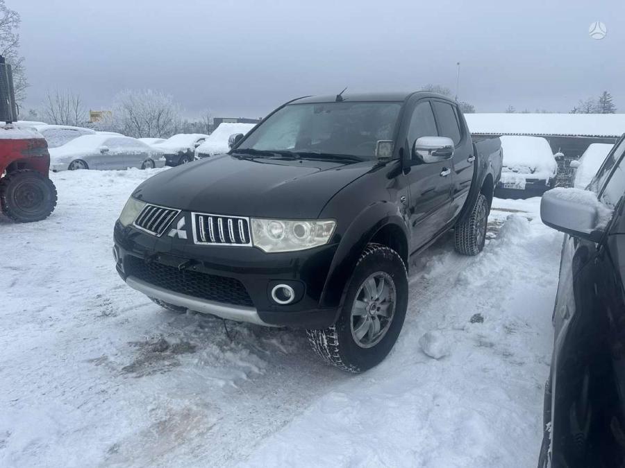 Melns Mitsubishi l-200 2013 Kauņa, ar dzinēja tilpumu 2.48 L un nobraukumu 195 tūkst. km par 6100 €, foto 1 vietnē AUTOMOTO.COM.LV