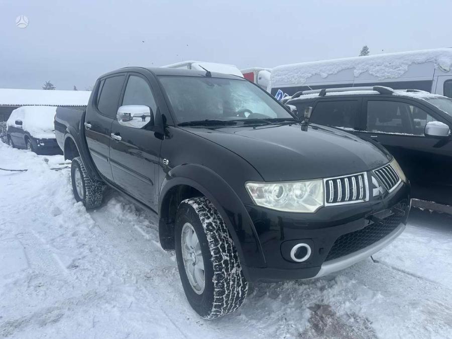 Melns Mitsubishi l-200 2013 Kauņa, ar dzinēja tilpumu 2.48 L un nobraukumu 195 tūkst. km par 6100 €, foto 2 vietnē AUTOMOTO.COM.LV