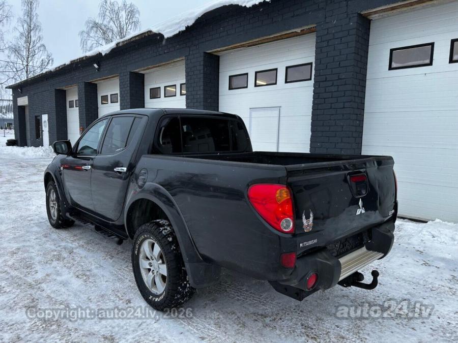Melns Mitsubishi l-200 2014 Valga, ar dzinēja tilpumu 2.50 L un nobraukumu 359 tūkst. km par 2000 €, foto 3 vietnē AUTOMOTO.COM.LV