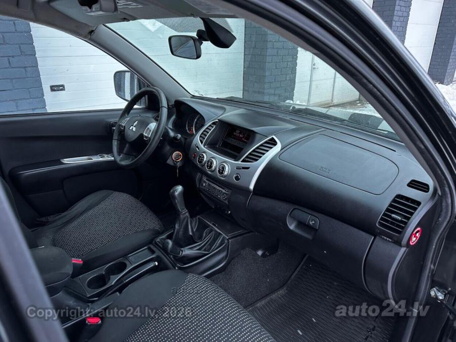 Melns Mitsubishi l-200 2014 Valga, ar dzinēja tilpumu 2.50 L un nobraukumu 359 tūkst. km par 2000 €, foto 11 vietnē AUTOMOTO.COM.LV
