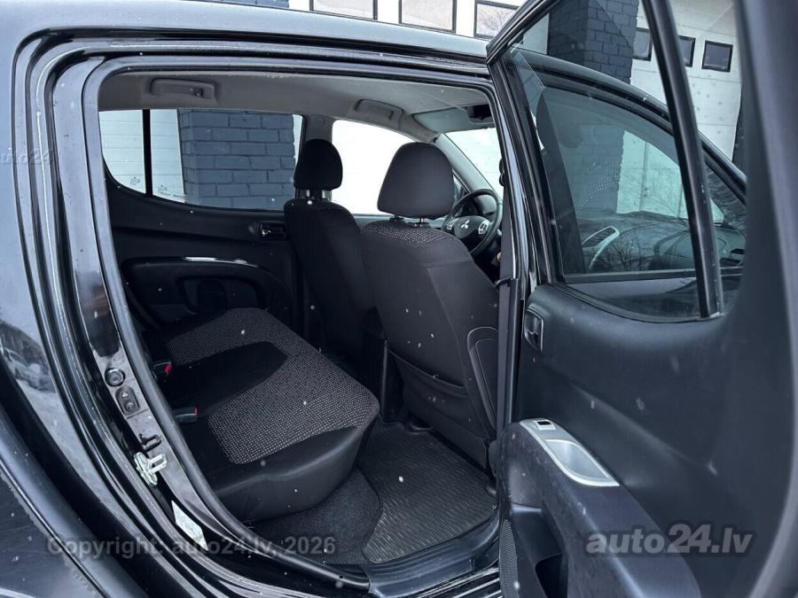 Melns Mitsubishi l-200 2014 Valga, ar dzinēja tilpumu 2.50 L un nobraukumu 359 tūkst. km par 2000 €, foto 12 vietnē AUTOMOTO.COM.LV