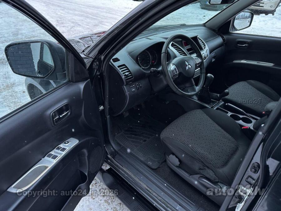 Melns Mitsubishi l-200 2014 Valga, ar dzinēja tilpumu 2.50 L un nobraukumu 359 tūkst. km par 2000 €, foto 14 vietnē AUTOMOTO.COM.LV