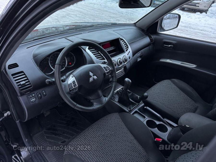 Melns Mitsubishi l-200 2014 Valga, ar dzinēja tilpumu 2.50 L un nobraukumu 359 tūkst. km par 2000 €, foto 15 vietnē AUTOMOTO.COM.LV