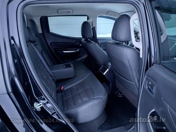 Black Mitsubishi l-200 2020 in Tallinn, with an engine capacity of 2.30 L and mileage of 162 thousand km for 27500 €, photo 11 on AUTOMOTO.COM.LV