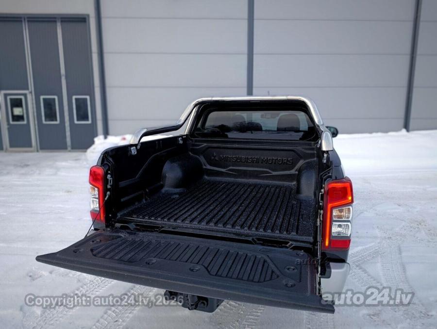 Black Mitsubishi l-200 2020 in Tallinn, with an engine capacity of 2.30 L and mileage of 162 thousand km for 27500 €, photo 19 on AUTOMOTO.COM.LV