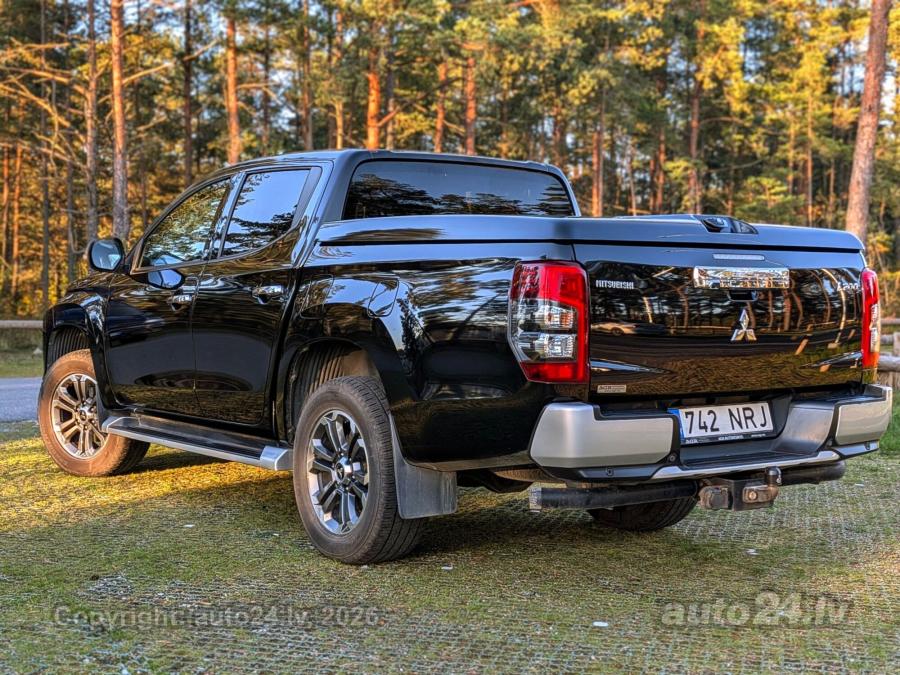 Melns Mitsubishi l-200 2020 Tallina, ar dzinēja tilpumu 2.30 L un nobraukumu 177 tūkst. km par 27000 €, foto 5 vietnē AUTOMOTO.COM.LV