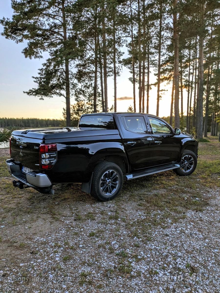 Melns Mitsubishi l-200 2020 Tallina, ar dzinēja tilpumu 2.30 L un nobraukumu 177 tūkst. km par 27000 €, foto 6 vietnē AUTOMOTO.COM.LV