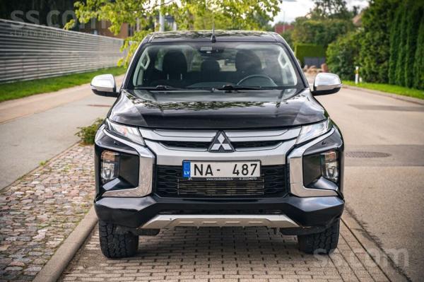 Melns Mitsubishi l-200 2021 Rīga, ar dzinēja tilpumu 2.30 L un nobraukumu 344 tūkst. km par 24188 €, foto 2 vietnē AUTOMOTO.COM.LV