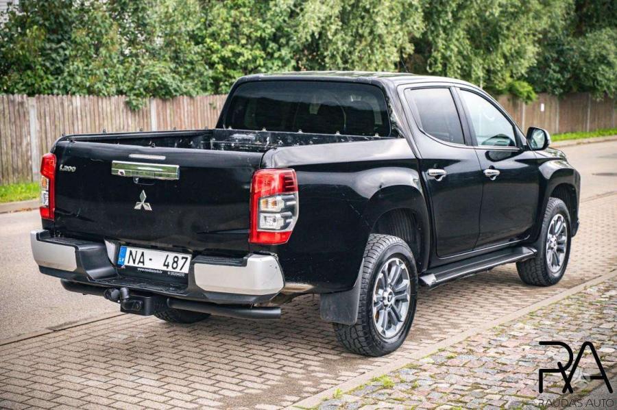 Melns Mitsubishi l-200 2021 Rīga, ar dzinēja tilpumu 2.27 L un nobraukumu 344 tūkst. km par 24188 €, foto 5 vietnē AUTOMOTO.COM.LV