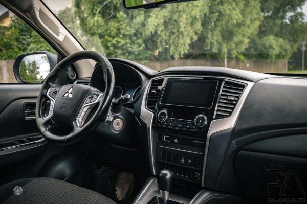 Melns Mitsubishi l-200 2021 Rīga, ar dzinēja tilpumu 2.27 L un nobraukumu 344 tūkst. km par 24188 €, foto 8 vietnē AUTOMOTO.COM.LV