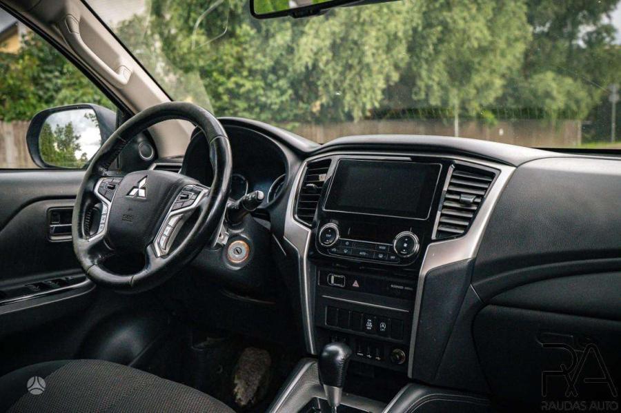 Melns Mitsubishi l-200 2021 Rīga, ar dzinēja tilpumu 2.27 L un nobraukumu 344 tūkst. km par 24188 €, foto 9 vietnē AUTOMOTO.COM.LV