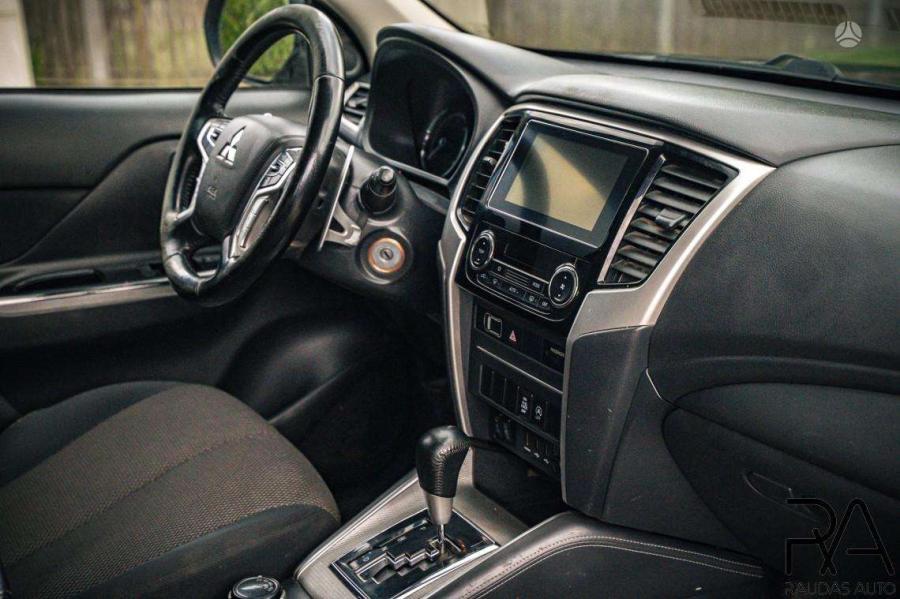 Melns Mitsubishi l-200 2021 Rīga, ar dzinēja tilpumu 2.27 L un nobraukumu 344 tūkst. km par 24188 €, foto 10 vietnē AUTOMOTO.COM.LV