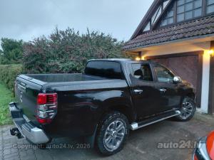 Black Mitsubishi l-200 2022 in Tallinn, with an engine capacity of 2.30 L and mileage of 116 thousand km for 29500 €, photo 5 on AUTOMOTO.COM.LV