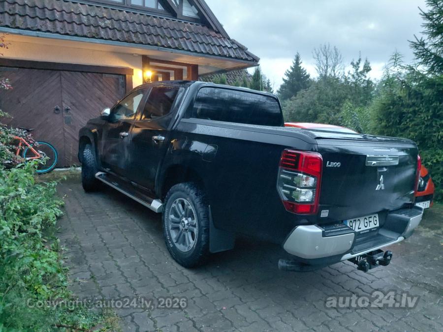 Black Mitsubishi l-200 2022 in Tallinn, with an engine capacity of 2.30 L and mileage of 116 thousand km for 29500 €, photo 6 on AUTOMOTO.COM.LV