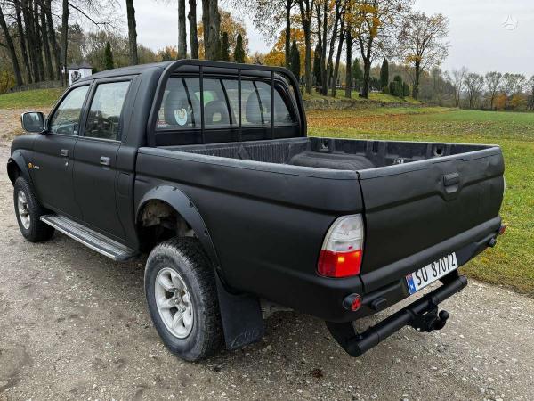 Black Mitsubishi l-200 2001 in Panevezys, with an engine capacity of 2.48 L and mileage of 300 thousand km for 4650 €, photo 4 on AUTOMOTO.COM.LV