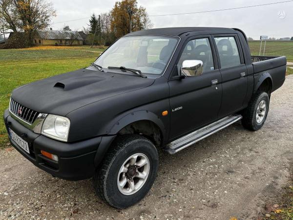 Black Mitsubishi l-200 2001 in Panevezys, with an engine capacity of 2.48 L and mileage of 300 thousand km for 4650 €, photo 5 on AUTOMOTO.COM.LV