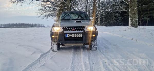 Melns Mitsubishi l-200 2001 Ogre, ar dzinēja tilpumu 2.50 L un nobraukumu 157 tūkst. km par 7250 €, foto 3 vietnē AUTOMOTO.COM.LV