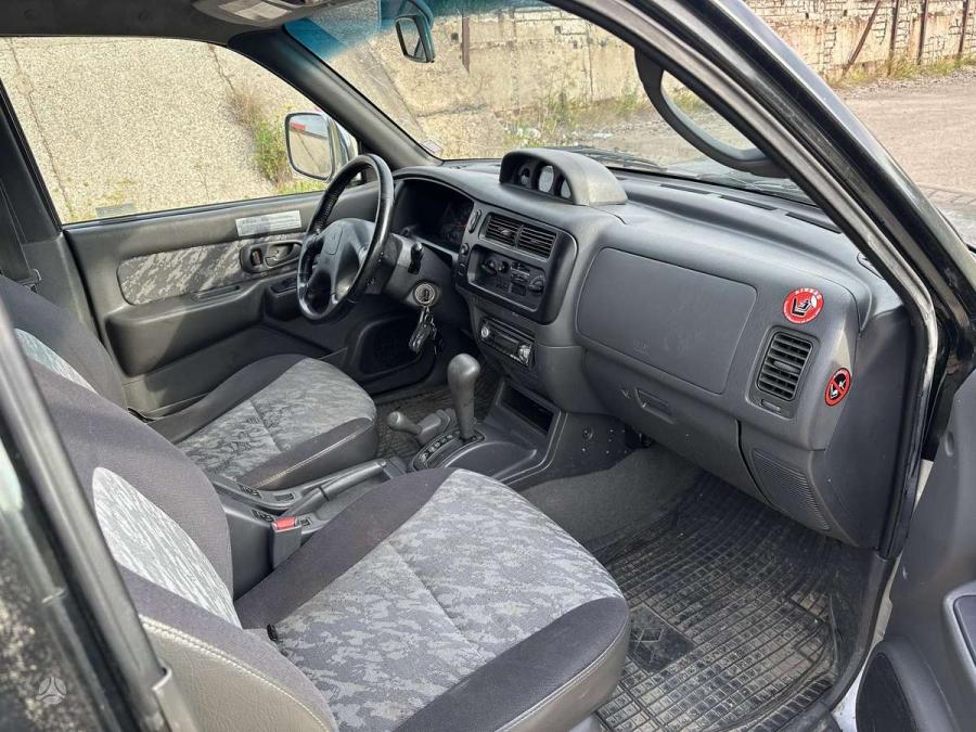 Black Mitsubishi l-200 2001 in Telschi, with an engine capacity of 2.50 L and mileage of 250 thousand km for 4000 €, photo 11 on AUTOMOTO.COM.LV