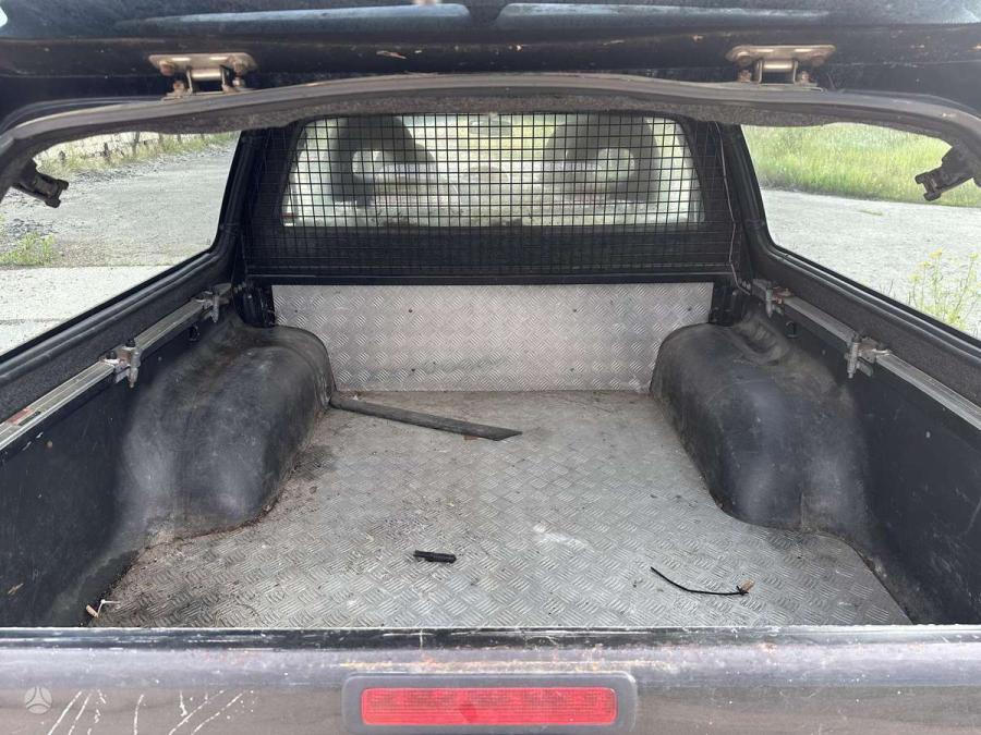 Black Mitsubishi l-200 2001 in Telschi, with an engine capacity of 2.50 L and mileage of 250 thousand km for 4000 €, photo 14 on AUTOMOTO.COM.LV