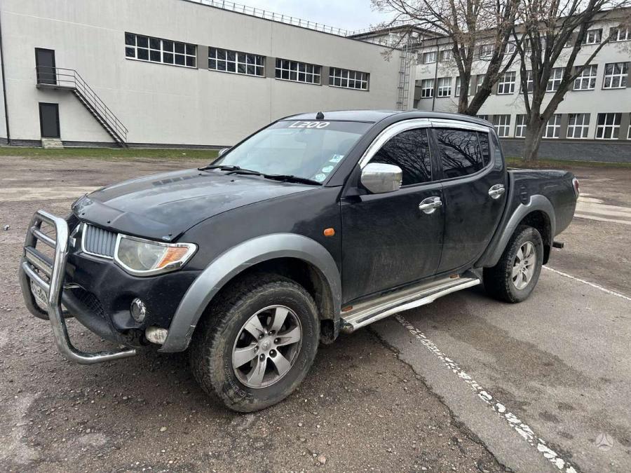 Melns Mitsubishi l-200 2006 Klaipėda, ar dzinēja tilpumu 2.48 L un nobraukumu 356 tūkst. km par 3800 €, foto 2 vietnē AUTOMOTO.COM.LV