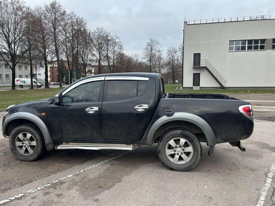 Melns Mitsubishi l-200 2006 Klaipėda, ar dzinēja tilpumu 2.48 L un nobraukumu 356 tūkst. km par 3800 €, foto 3 vietnē AUTOMOTO.COM.LV