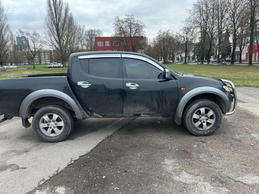 Melns Mitsubishi l-200 2006 Klaipėda, ar dzinēja tilpumu 2.48 L un nobraukumu 356 tūkst. km par 3800 €, foto 4 vietnē AUTOMOTO.COM.LV