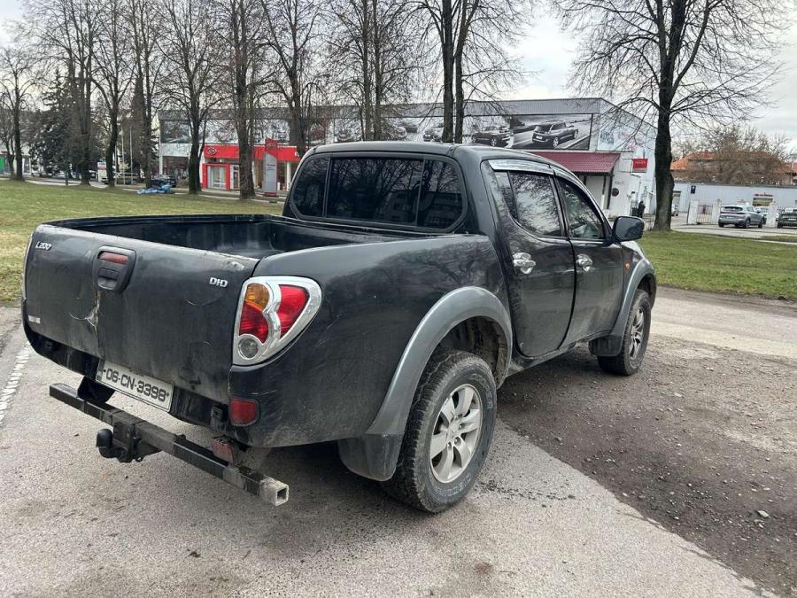 Melns Mitsubishi l-200 2006 Klaipėda, ar dzinēja tilpumu 2.48 L un nobraukumu 356 tūkst. km par 3800 €, foto 5 vietnē AUTOMOTO.COM.LV
