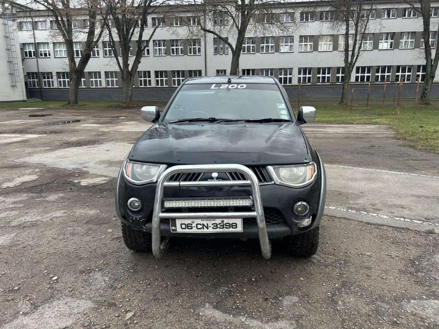 Melns Mitsubishi l-200 2006 Klaipėda, ar dzinēja tilpumu 2.48 L un nobraukumu 356 tūkst. km par 3800 €, foto 13 vietnē AUTOMOTO.COM.LV