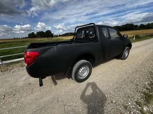 Black Mitsubishi l-200 2006 in Panevezys, with an engine capacity of 2.50 L and mileage of 0 thousand km for 4600 €, photo 3 on AUTOMOTO.COM.LV