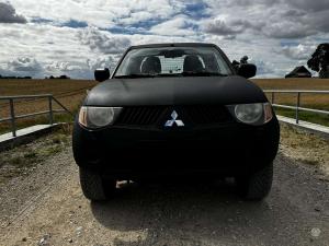 Black Mitsubishi l-200 2006 in Panevezys, with an engine capacity of 2.50 L and mileage of 0 thousand km for 4600 €, photo 7 on AUTOMOTO.COM.LV