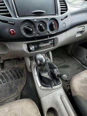 Black Mitsubishi l-200 2006 in Panevezys, with an engine capacity of 2.50 L and mileage of 0 thousand km for 4600 €, photo 12 on AUTOMOTO.COM.LV