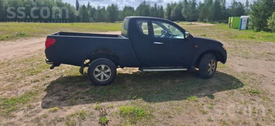 Melns Mitsubishi l-200 2006 Madona, ar dzinēja tilpumu 2.50 L un nobraukumu 470 tūkst. km par 6450 €, foto 4 vietnē AUTOMOTO.COM.LV