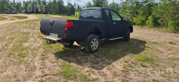 Melns Mitsubishi l-200 2006 Madona, ar dzinēja tilpumu 2.50 L un nobraukumu 470 tūkst. km par 6450 €, foto 5 vietnē AUTOMOTO.COM.LV