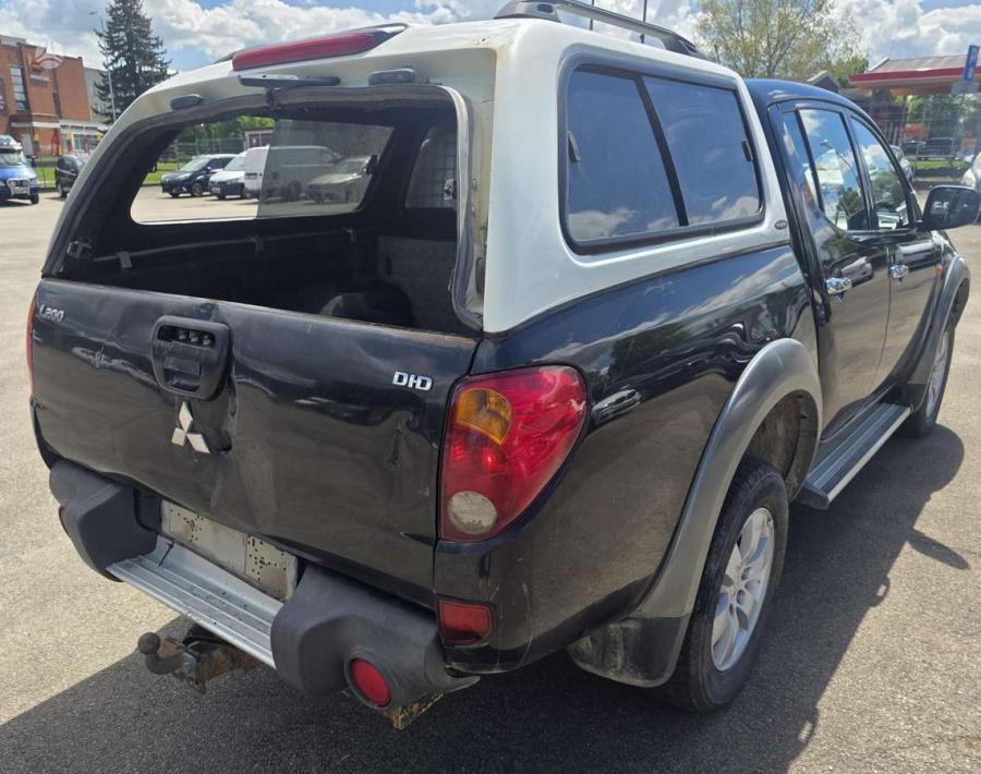 Melns Mitsubishi l-200 2006 Marijampole, ar dzinēja tilpumu 2.50 L un nobraukumu 317 tūkst. km par 5350 €, foto 4 vietnē AUTOMOTO.COM.LV