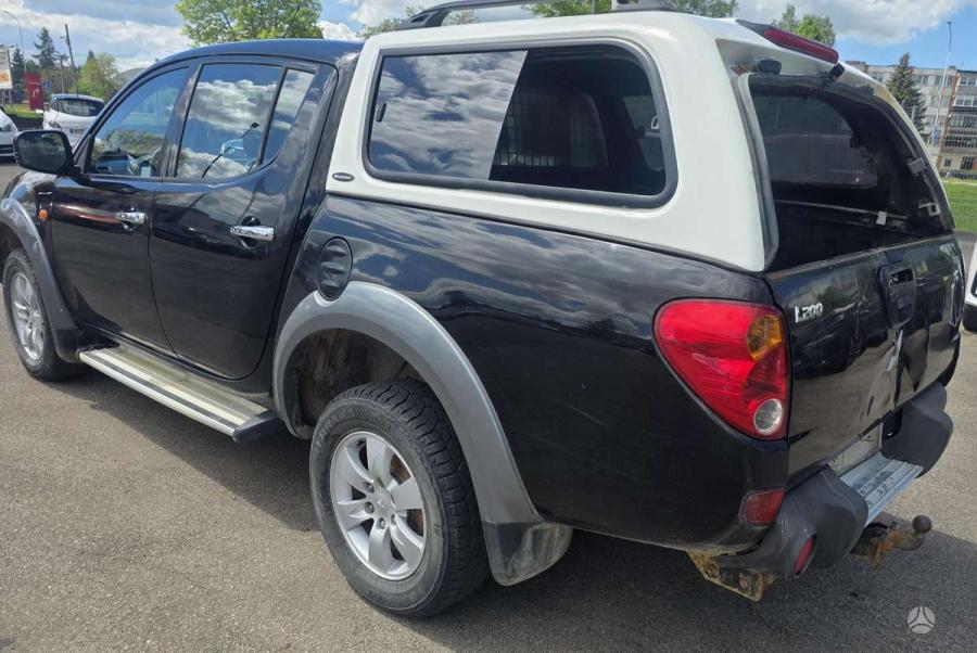 Melns Mitsubishi l-200 2006 Marijampole, ar dzinēja tilpumu 2.50 L un nobraukumu 317 tūkst. km par 5350 €, foto 5 vietnē AUTOMOTO.COM.LV