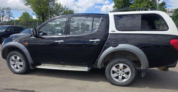 Melns Mitsubishi l-200 2006 Marijampole, ar dzinēja tilpumu 2.50 L un nobraukumu 317 tūkst. km par 5350 €, foto 6 vietnē AUTOMOTO.COM.LV