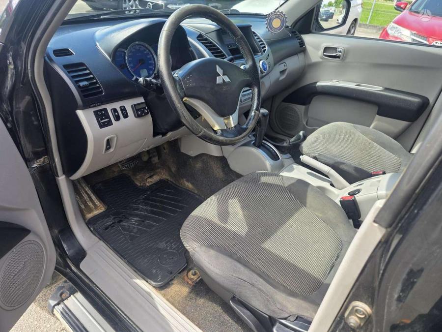 Melns Mitsubishi l-200 2006 Marijampole, ar dzinēja tilpumu 2.50 L un nobraukumu 317 tūkst. km par 5350 €, foto 8 vietnē AUTOMOTO.COM.LV