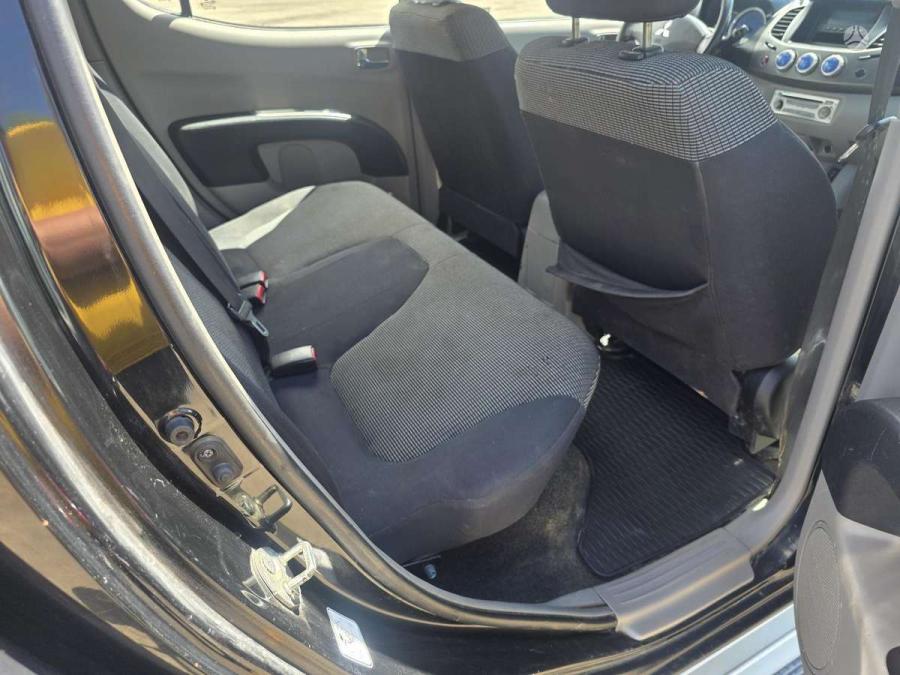 Melns Mitsubishi l-200 2006 Marijampole, ar dzinēja tilpumu 2.50 L un nobraukumu 317 tūkst. km par 5350 €, foto 10 vietnē AUTOMOTO.COM.LV