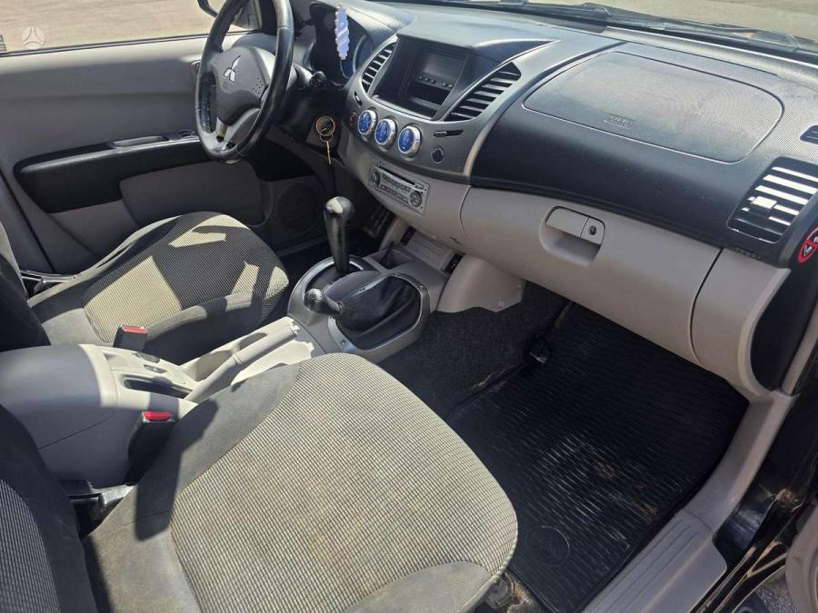 Melns Mitsubishi l-200 2006 Marijampole, ar dzinēja tilpumu 2.50 L un nobraukumu 317 tūkst. km par 5350 €, foto 11 vietnē AUTOMOTO.COM.LV