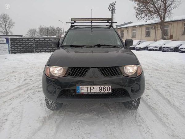Black Mitsubishi l-200 2007 in Vilnius, with an engine capacity of 2.48 L and mileage of 363 thousand km for 7450 €, photo 2 on AUTOMOTO.COM.LV