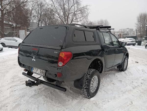 Black Mitsubishi l-200 2007 in Vilnius, with an engine capacity of 2.48 L and mileage of 363 thousand km for 7450 €, photo 5 on AUTOMOTO.COM.LV