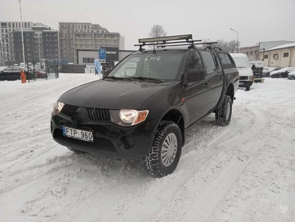 Black Mitsubishi l-200 2007 in Vilnius, with an engine capacity of 2.48 L and mileage of 363 thousand km for 7450 €, photo 9 on AUTOMOTO.COM.LV