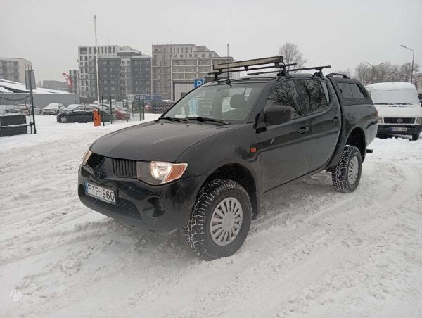 Black Mitsubishi l-200 2007 in Vilnius, with an engine capacity of 2.48 L and mileage of 363 thousand km for 7450 €, photo 10 on AUTOMOTO.COM.LV