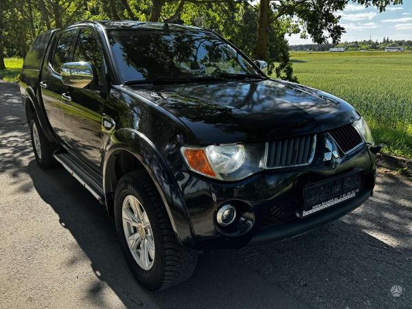 Melns Mitsubishi l-200 2007 Panevēža, ar dzinēja tilpumu 2.48 L un nobraukumu 325 tūkst. km par 7500 €, foto 1 vietnē AUTOMOTO.COM.LV