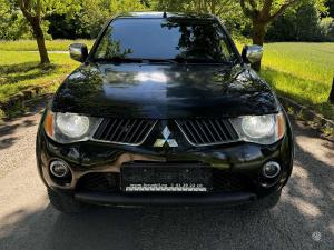 Black Mitsubishi l-200 2007 in Panevezys, with an engine capacity of 2.48 L and mileage of 325 thousand km for 7500 €, photo 3 on AUTOMOTO.COM.LV