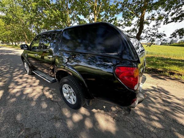 Melns Mitsubishi l-200 2007 Panevēža, ar dzinēja tilpumu 2.48 L un nobraukumu 325 tūkst. km par 7500 €, foto 4 vietnē AUTOMOTO.COM.LV
