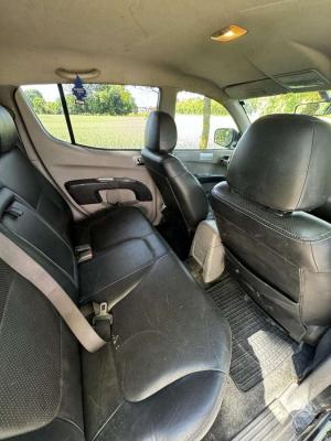 Black Mitsubishi l-200 2007 in Panevezys, with an engine capacity of 2.48 L and mileage of 325 thousand km for 7500 €, photo 10 on AUTOMOTO.COM.LV