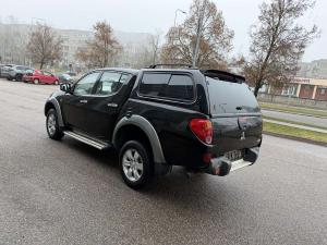 Black Mitsubishi l-200 2008 in Vilnius, with an engine capacity of 2.48 L and mileage of 284 thousand km for 6900 €, photo 3 on AUTOMOTO.COM.LV
