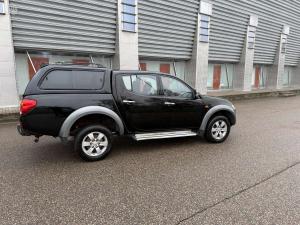 Black Mitsubishi l-200 2008 in Vilnius, with an engine capacity of 2.48 L and mileage of 284 thousand km for 6900 €, photo 6 on AUTOMOTO.COM.LV